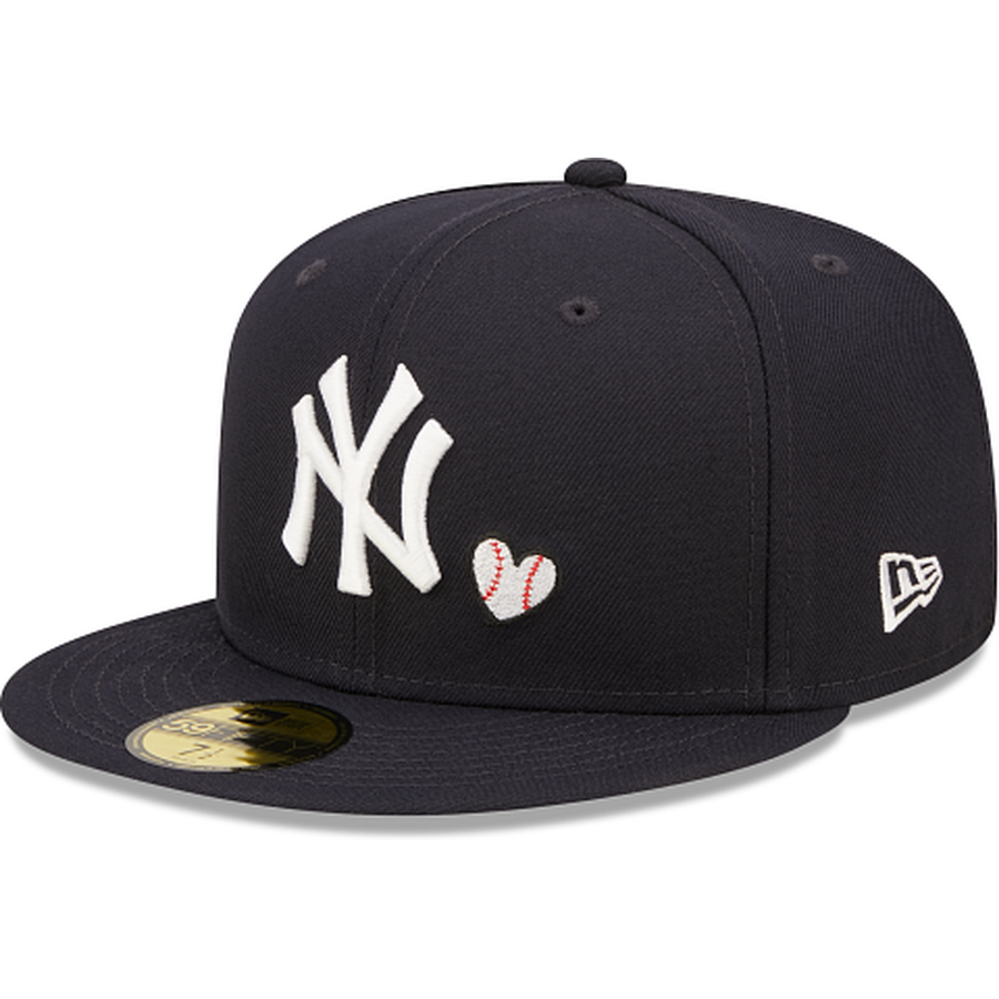 New Era New York Yankees Team Heart 2022 59FIFTY Fitted Hat