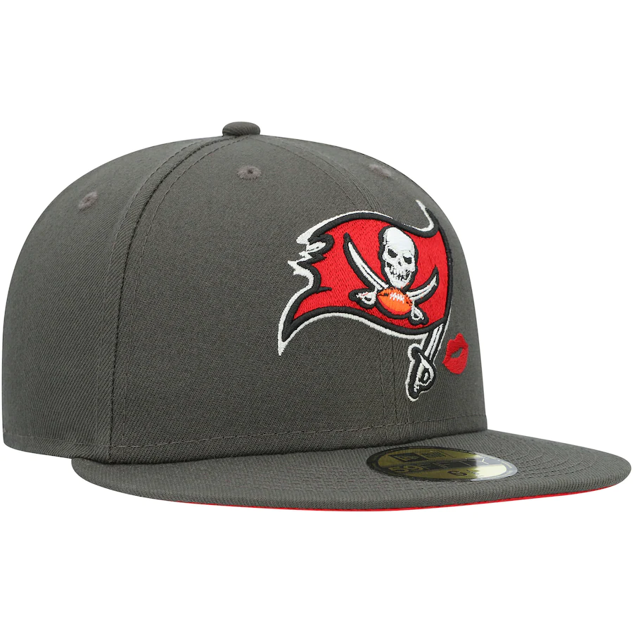 New Era Tampa Bay Buccaneers Lips 59FIFTY Fitted Hat